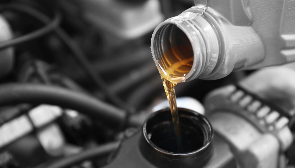 Pentingnya Ganti Oli Mesin Mobil Secara Rutin! | Wuling