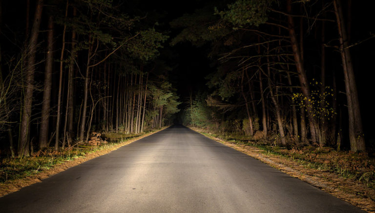 Etika Memakai Lampu Dim (Lampu Jauh) Mobil Saat Berkendara | Wuling