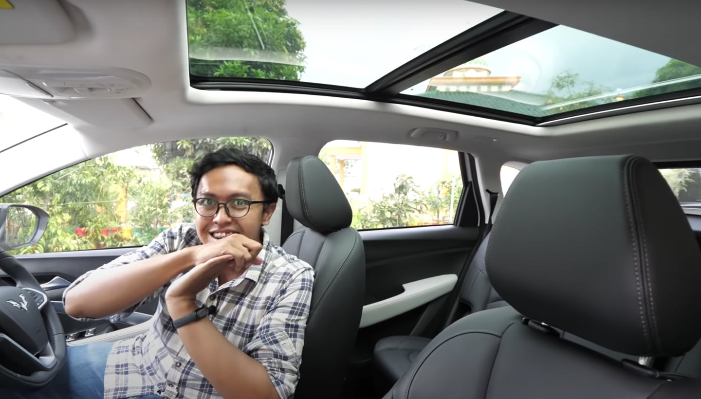 Strolling Around Soetta Airport Comfortably with Almaz RS | Wuling